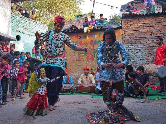 Street Performer Walk | Mumbai Dream Tours | Mumbai City Tour